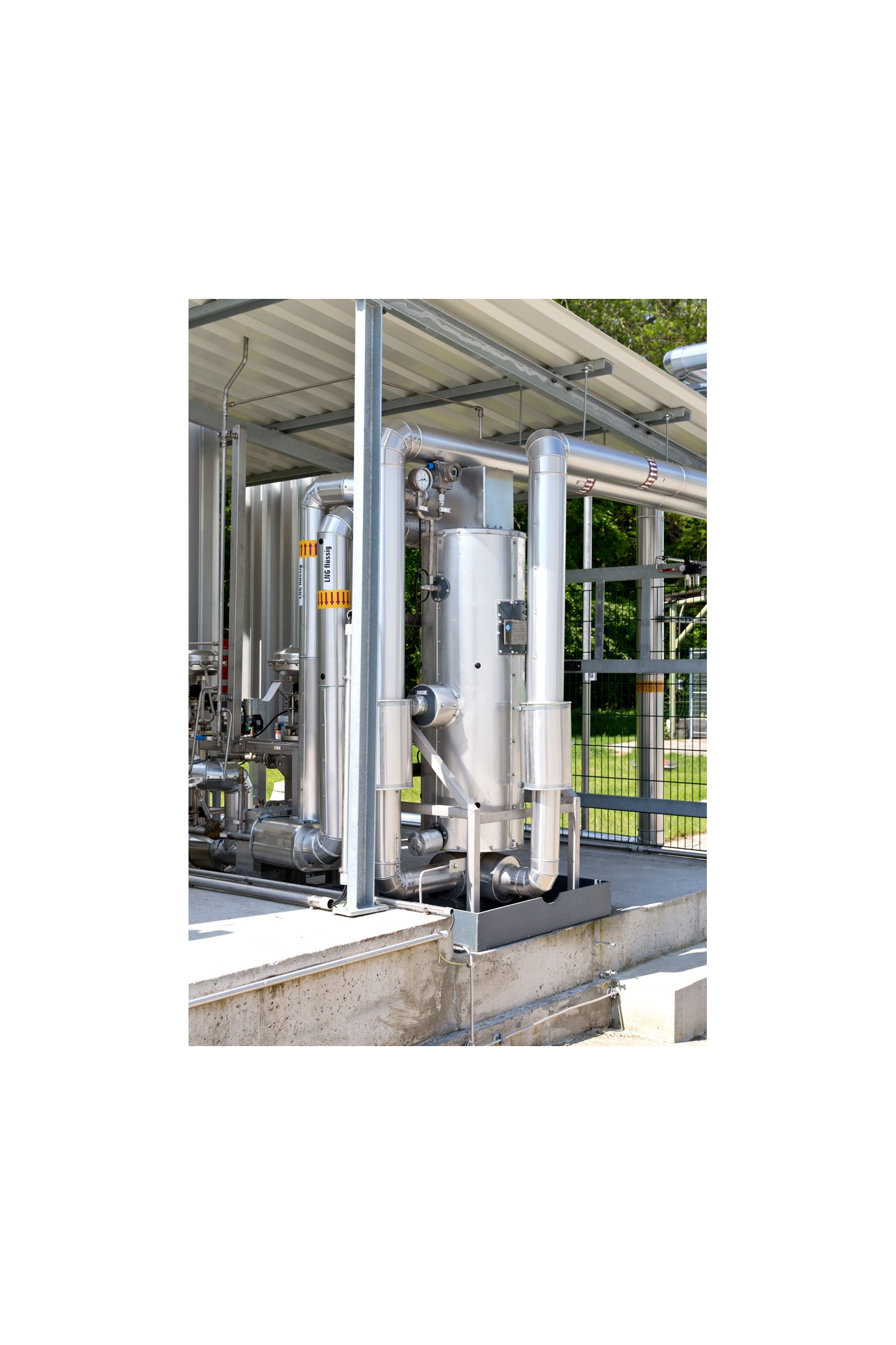 Cold exchanger within the LNG system